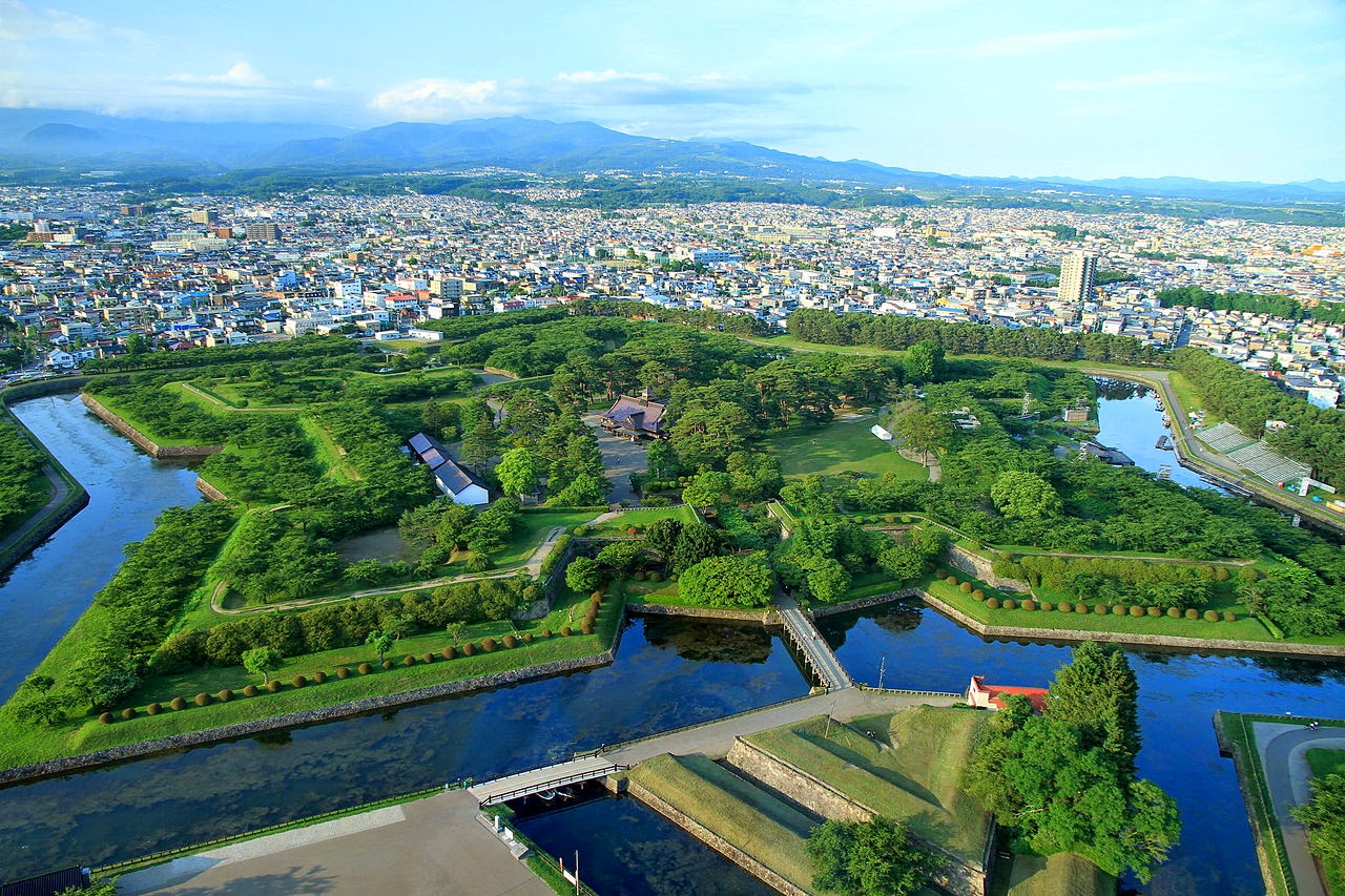 Explore JAPAN with Japanese tour leader : Fort Goryokaku